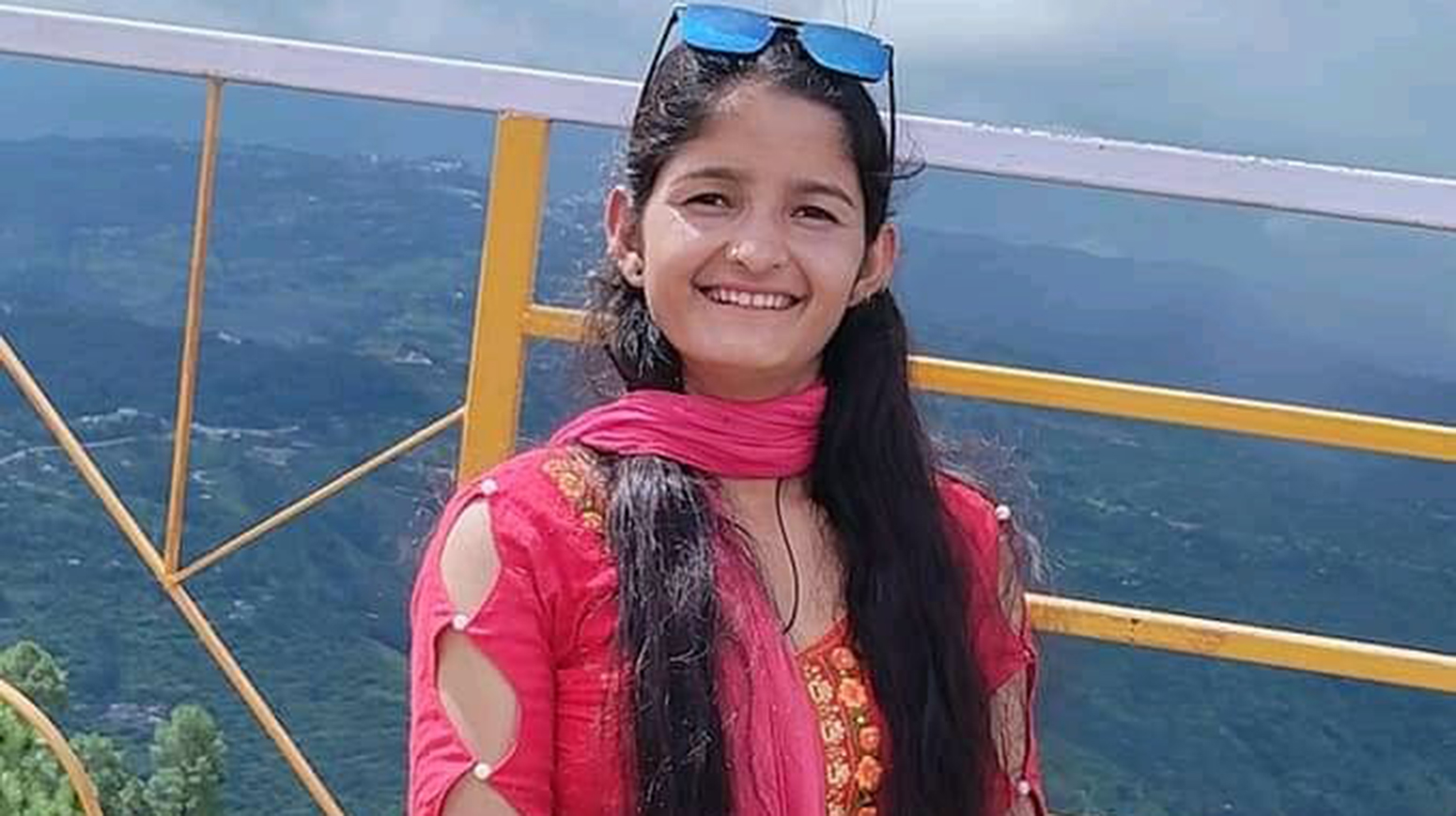 डडेल्धुरा एमालेको वडासचिवमा १९ वर्षीया पार्वती धामी